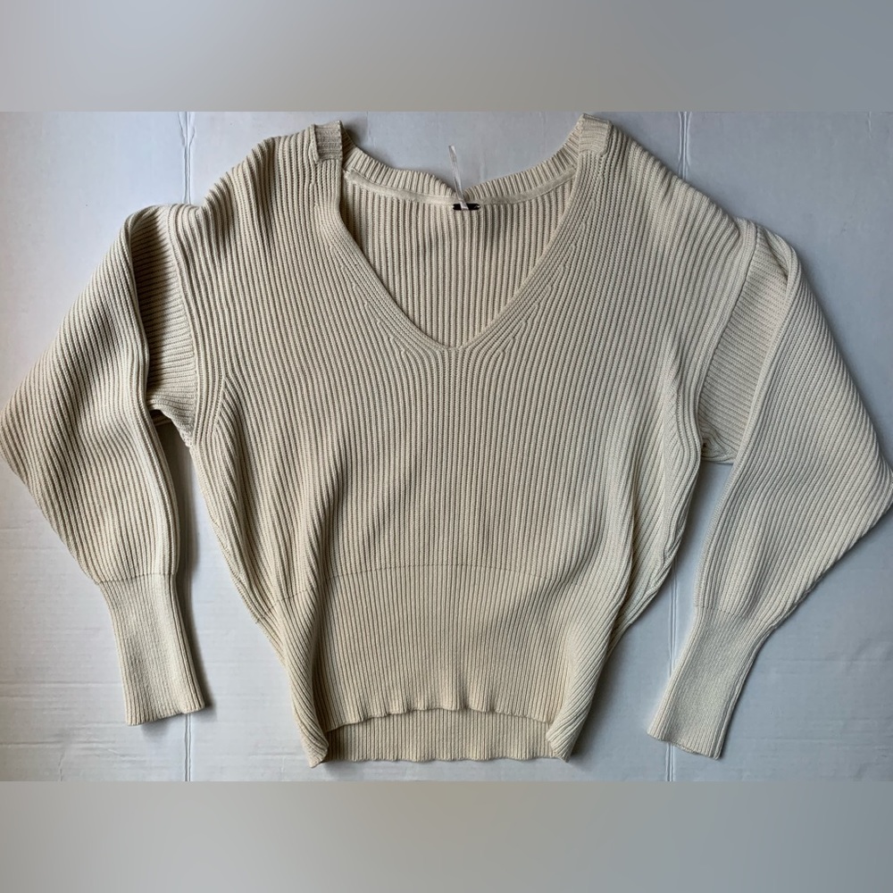 Free People Beige Light Brown V Neck Sweater Xs Nwot Gem